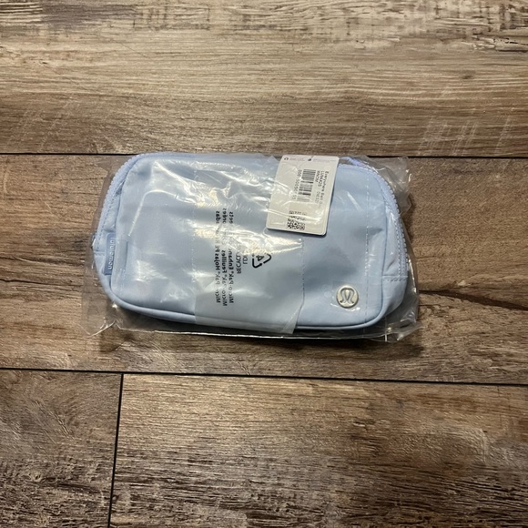 lululemon athletica | Bags | New Lululemon Everywhere Belt Bag Windmill ...